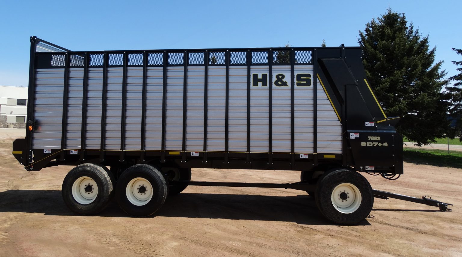 6200 Series “HEAVY DUTY” Front & Rear Unload Forage Boxes – H&S ...